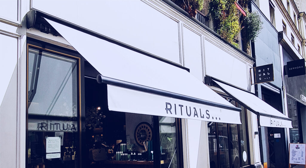 Le store d’été : pose de store banne extérieur en terrasse